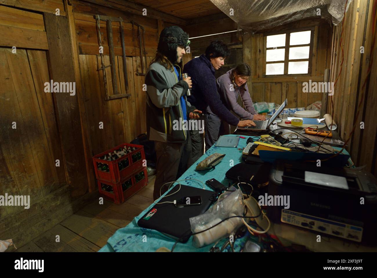 Caving Expedition to explore the caves of the Tongzi mastersystem in ...