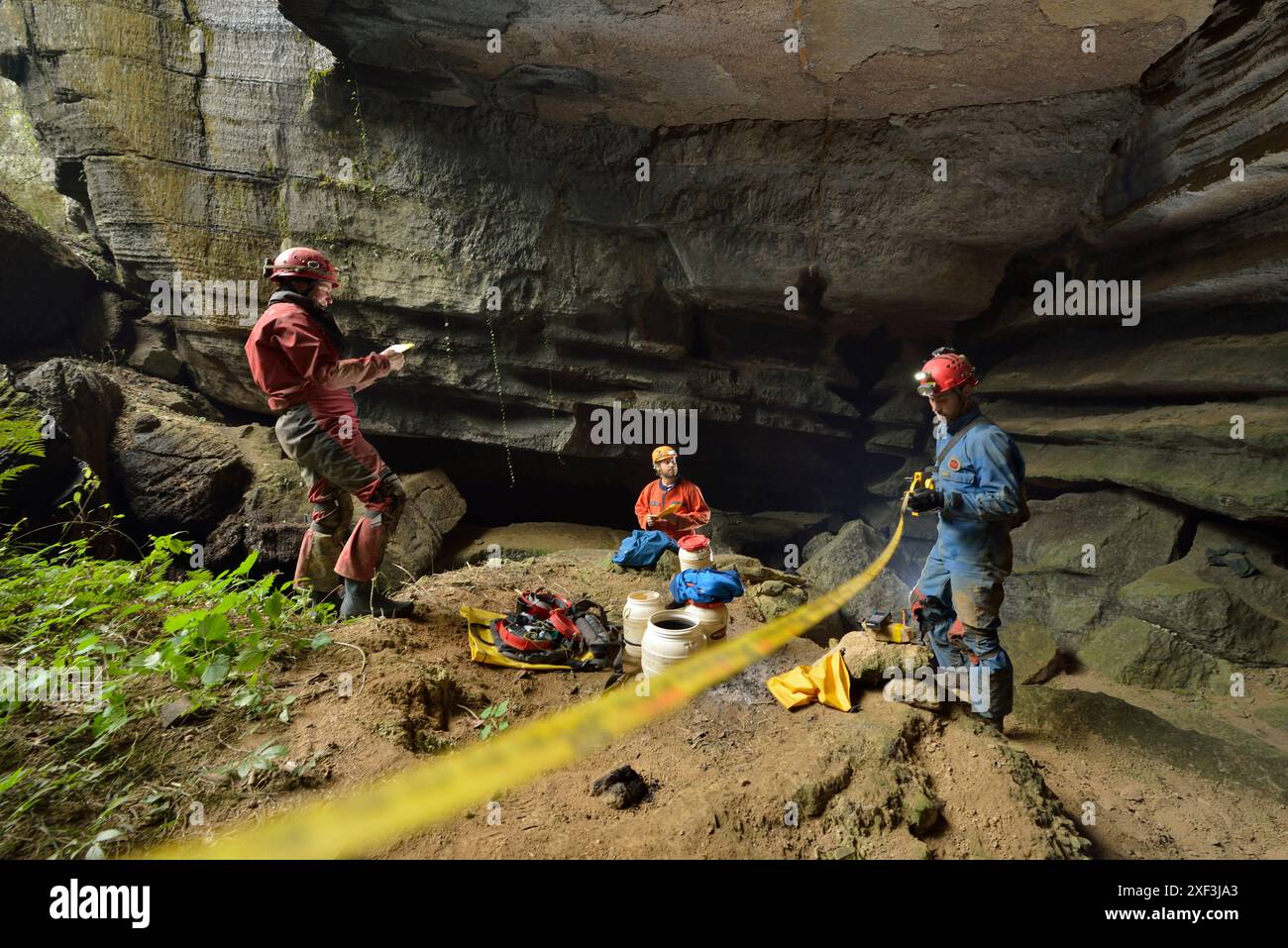 Caving Expedition to explore the caves of the Tongzi mastersystem in ...