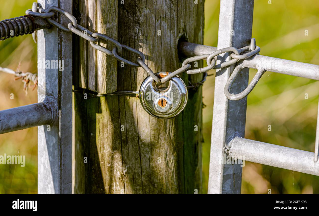 Large wooden gates hi-res stock photography and images - Alamy