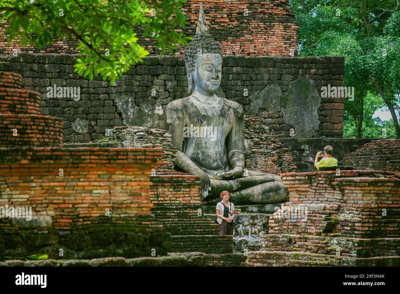Thailand - Buddha statues at a Unesco World Heritage site in Sukhotai ...