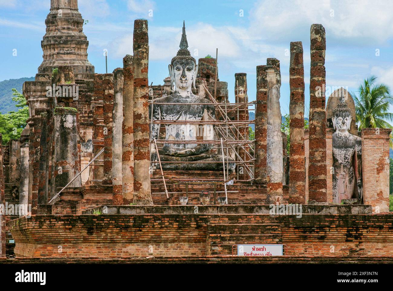 Thailand - Buddha statues at a Unesco World Heritage site in Sukhotai ...
