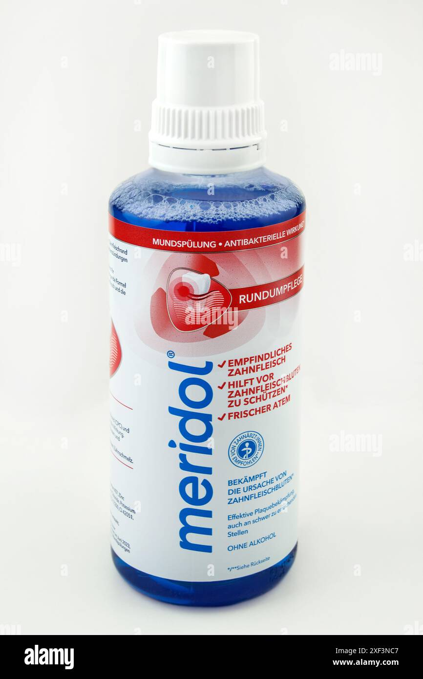 Mundspülung Meridol und Hintergrund weiss Stock Photo - Alamy
