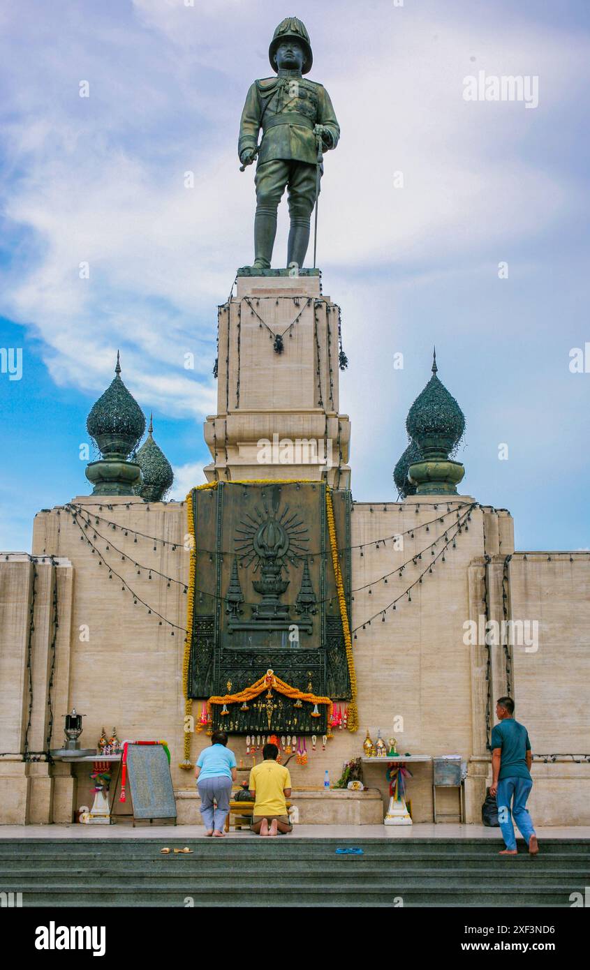 Thailand, Bangkok; People worship the statue of King Rama VI. The king ...