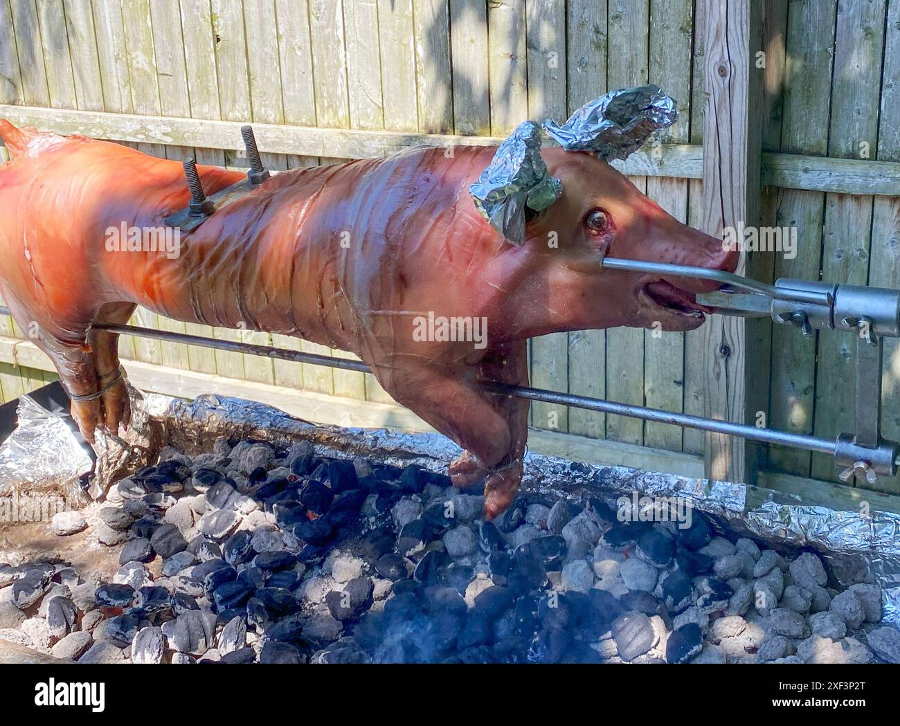 Setting up coals in grill hi-res stock photography and images - Alamy
