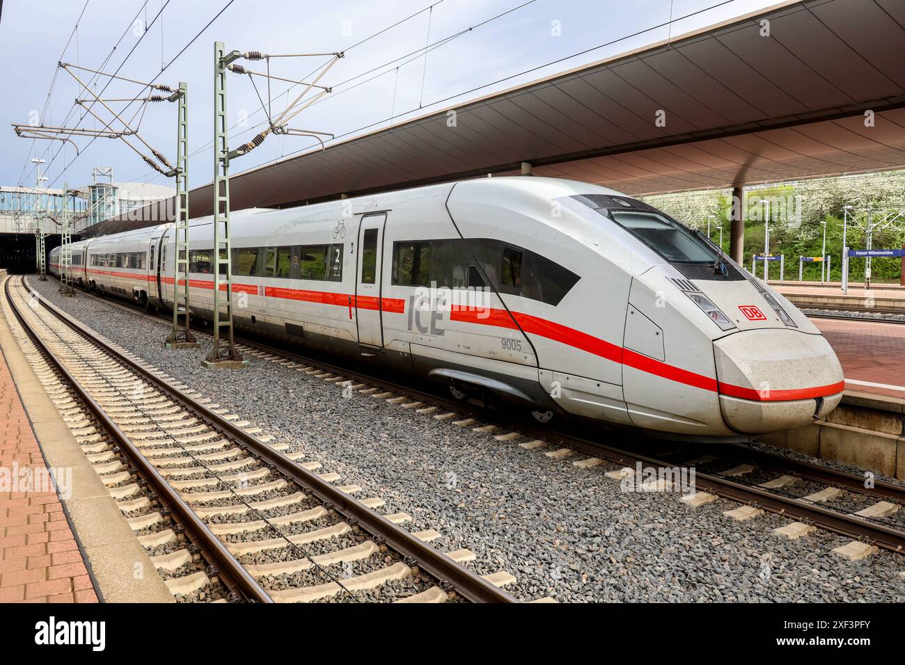 Intercity Express Zug ICE - ICE4 - Baureihe 412 der Deutschen Bahn im ...