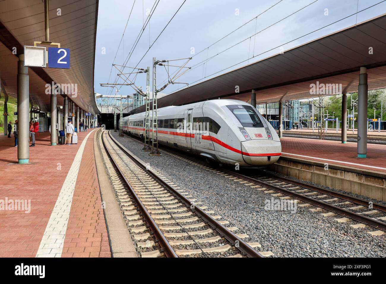 Intercity Express Zug ICE - ICE4 - Baureihe 412 der Deutschen Bahn im ...