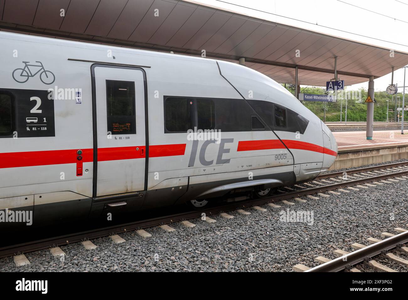 Intercity Express Zug ICE - ICE4 - Baureihe 412 der Deutschen Bahn im Bahnhof Kassel ...