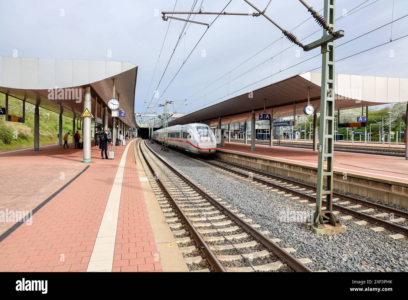 Intercity Express Zug ICE - ICE4 - Baureihe 412 der Deutschen Bahn im ...