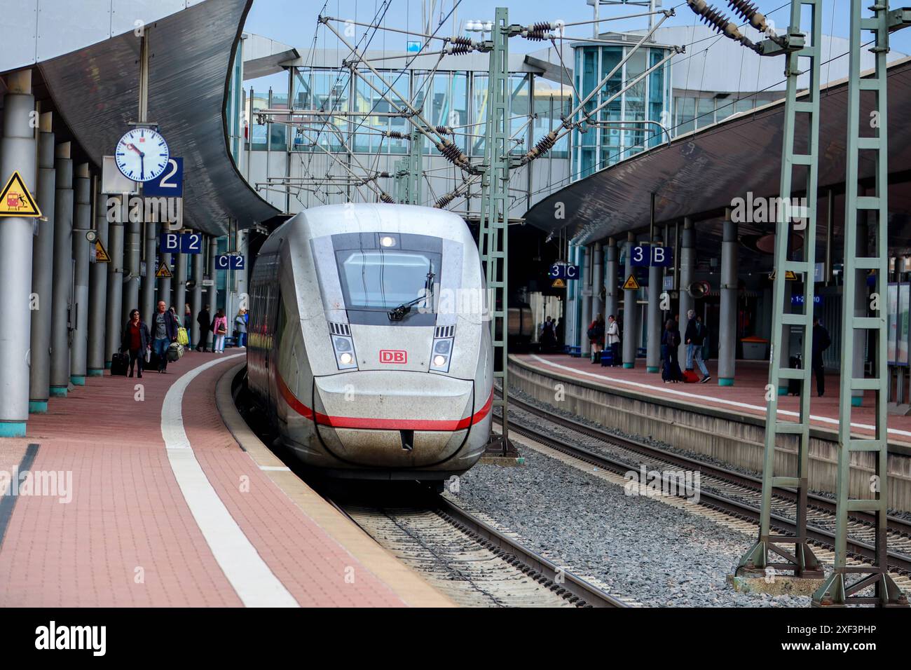 Intercity Express Zug ICE - ICE4 - Baureihe 412 der Deutschen Bahn im ...
