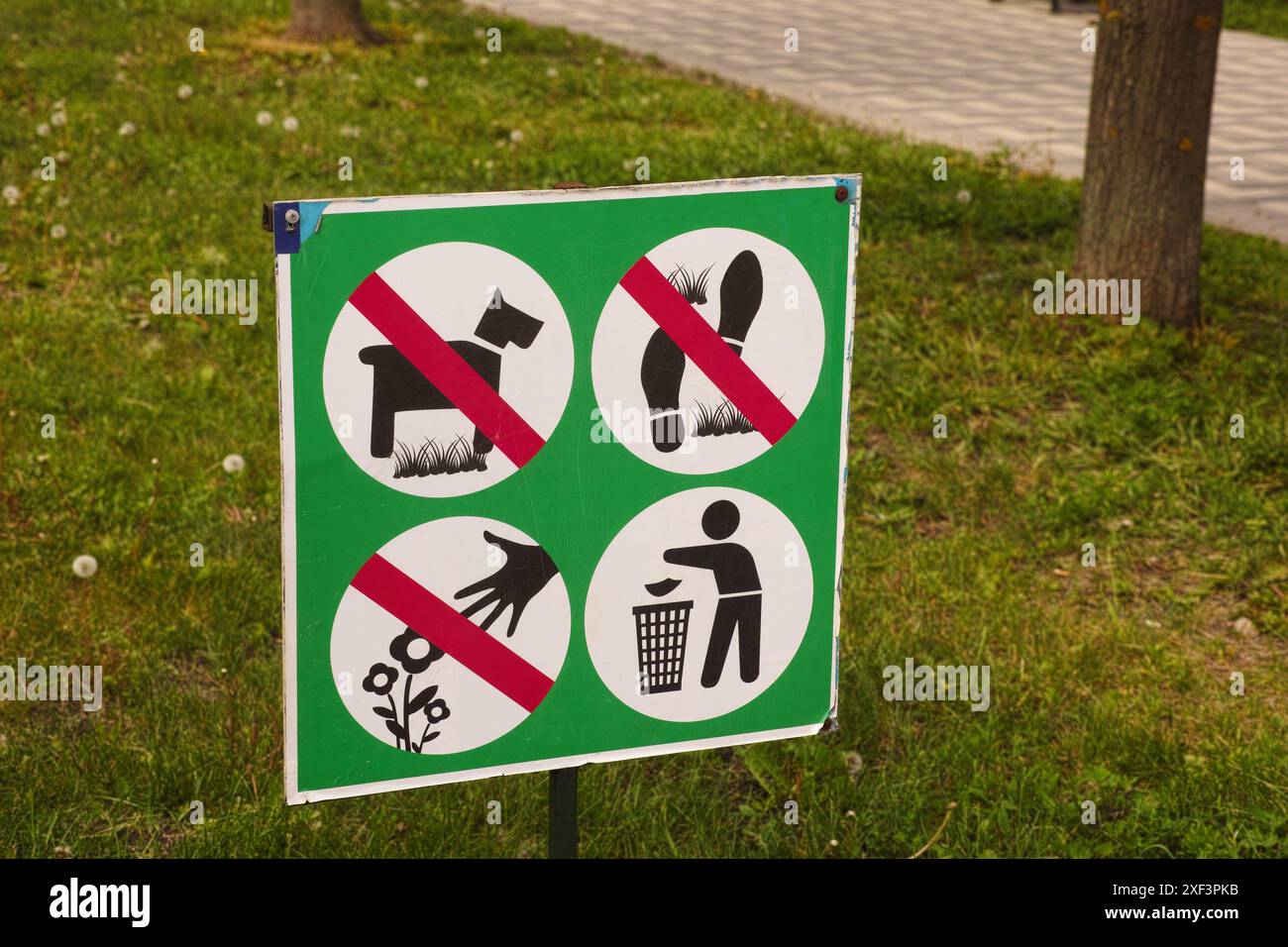 No dog walking allowed sign hi-res stock photography and images - Alamy