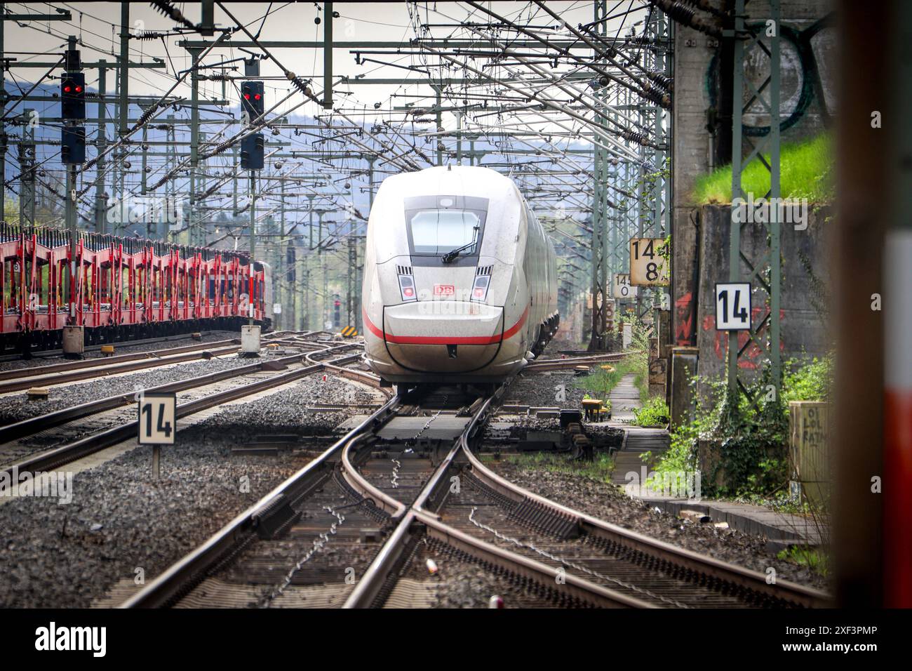 Intercity Express Zug ICE - ICE4 - Baureihe 412 der Deutschen Bahn im ...