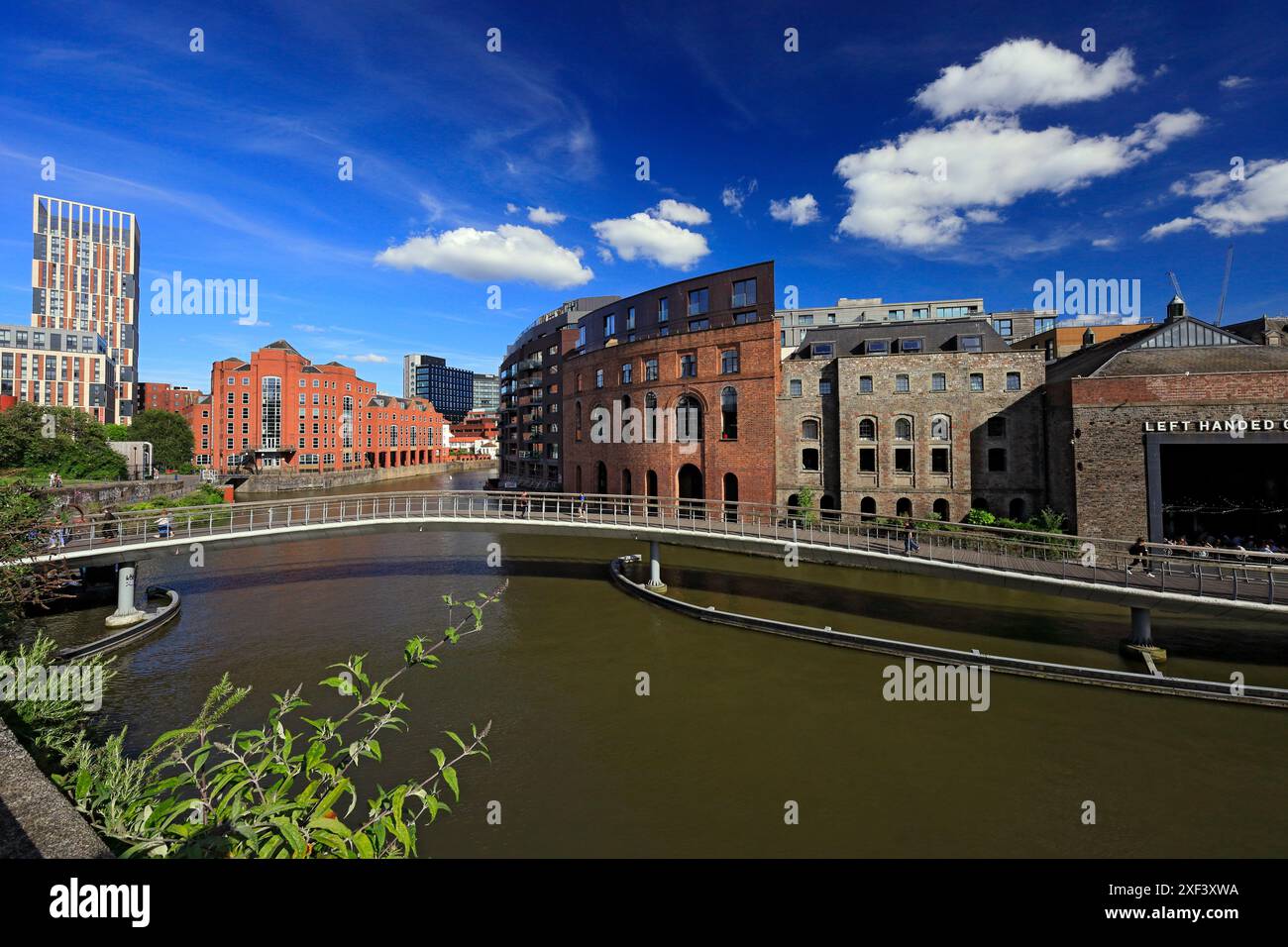View of Castle Bridge and River Avon looking upstream towards Temple ...