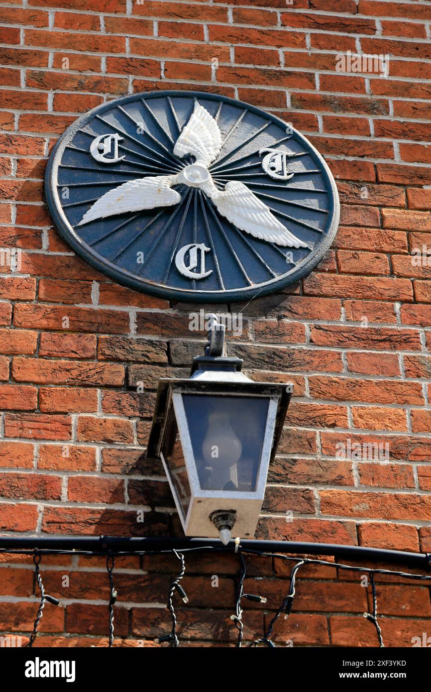 CTC Winged Wheel, Castle Hotel, Devizes, Wiltshire Stock Photo - Alamy