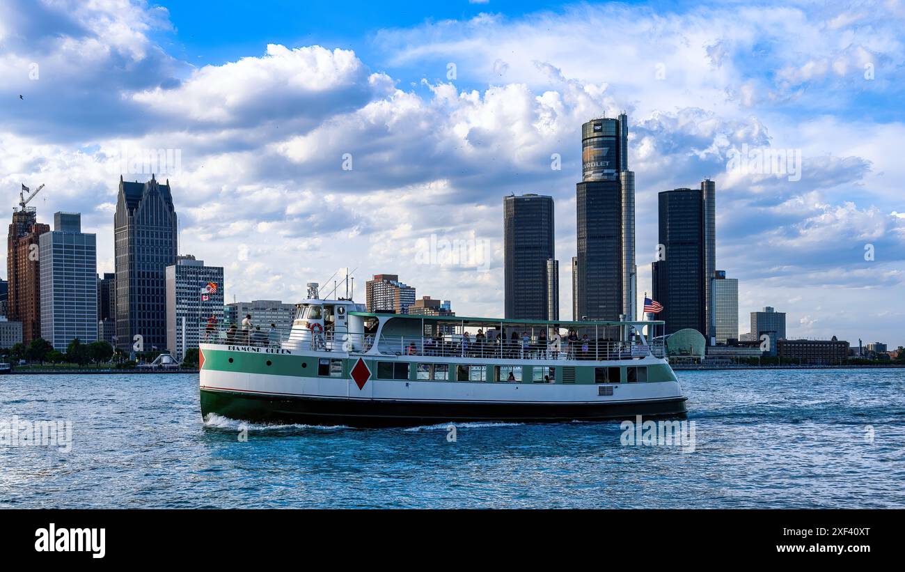 Tourist cruise ship in Detroit River, Windsor, Canada Stock Photo - Alamy
