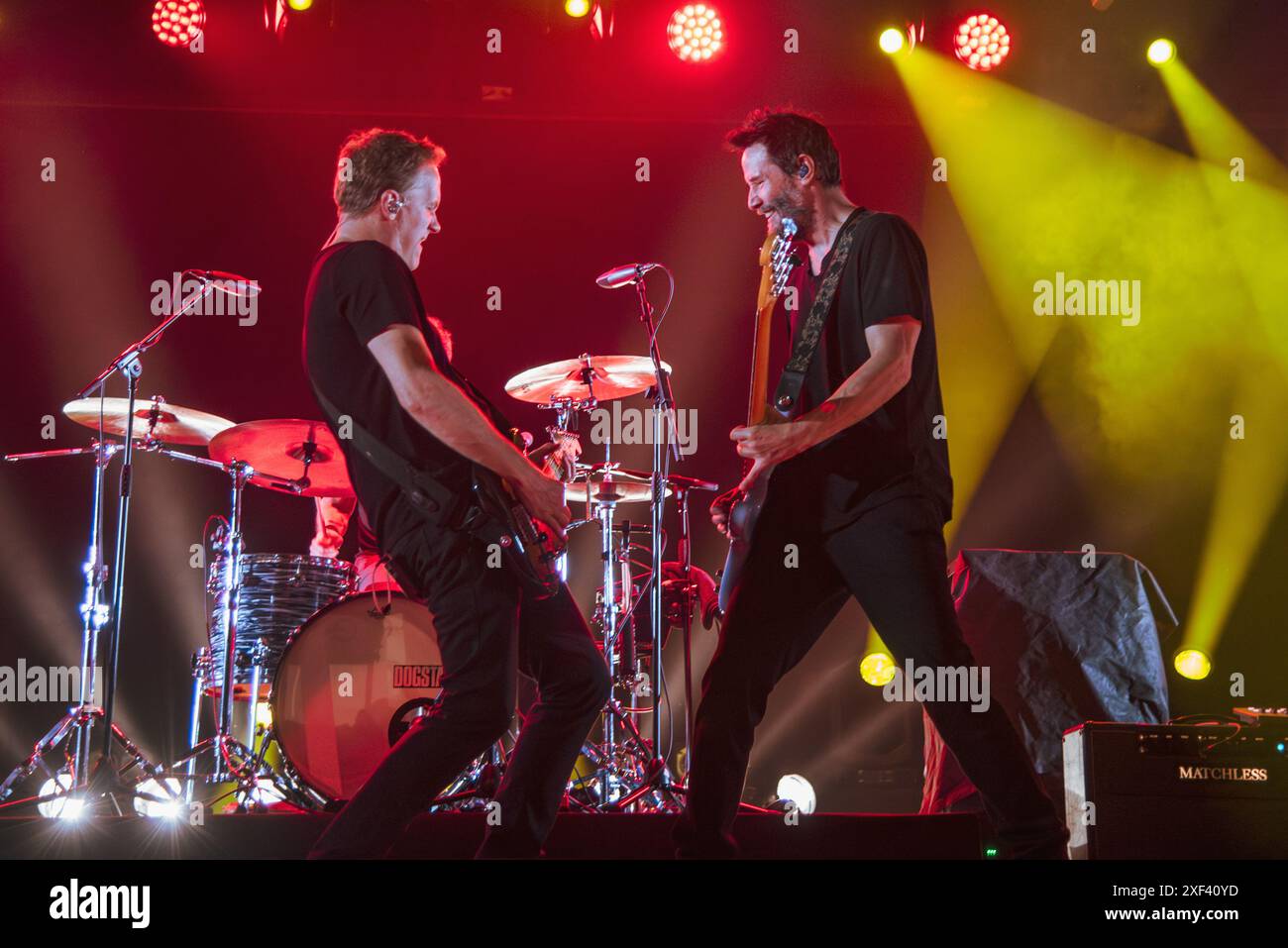 Keanu reeves play music hi-res stock photography and images - Alamy