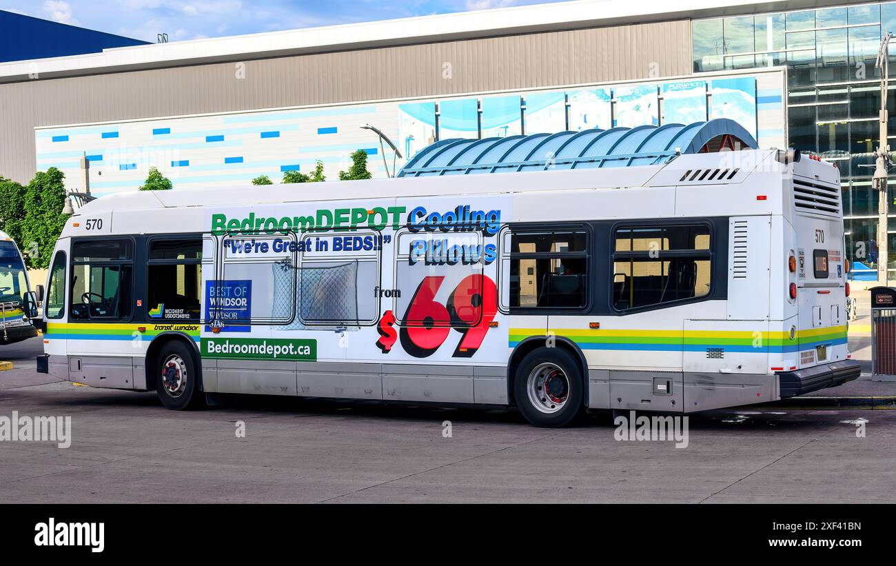 Windsor bus transit hi-res stock photography and images - Alamy