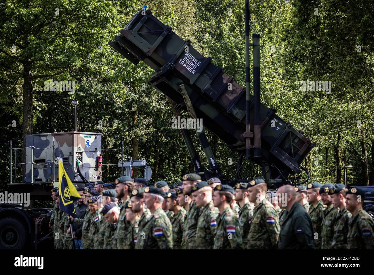 VREDEPEEL - Military personnel took office during a founding ceremony ...
