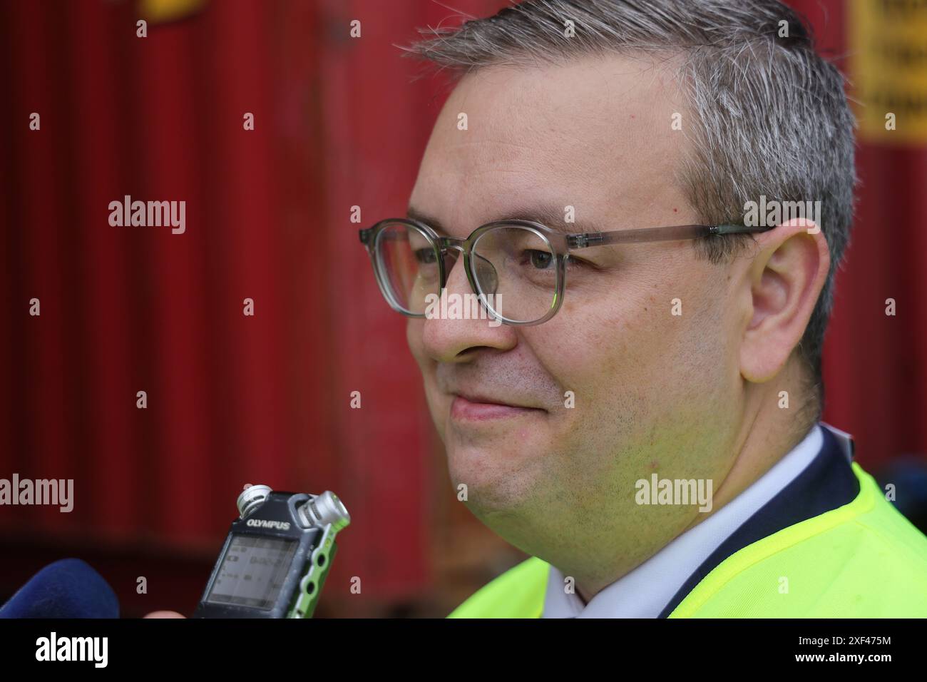 2025 loading hi-res stock photography and images - Alamy