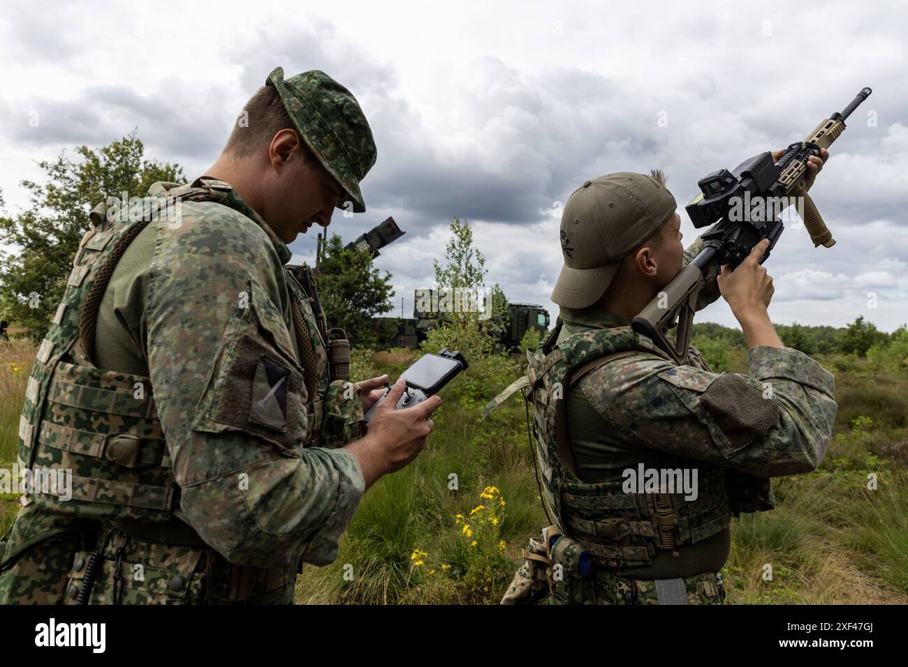 VREDEPEEL - Military personnel from the DGLC practice with counter ...