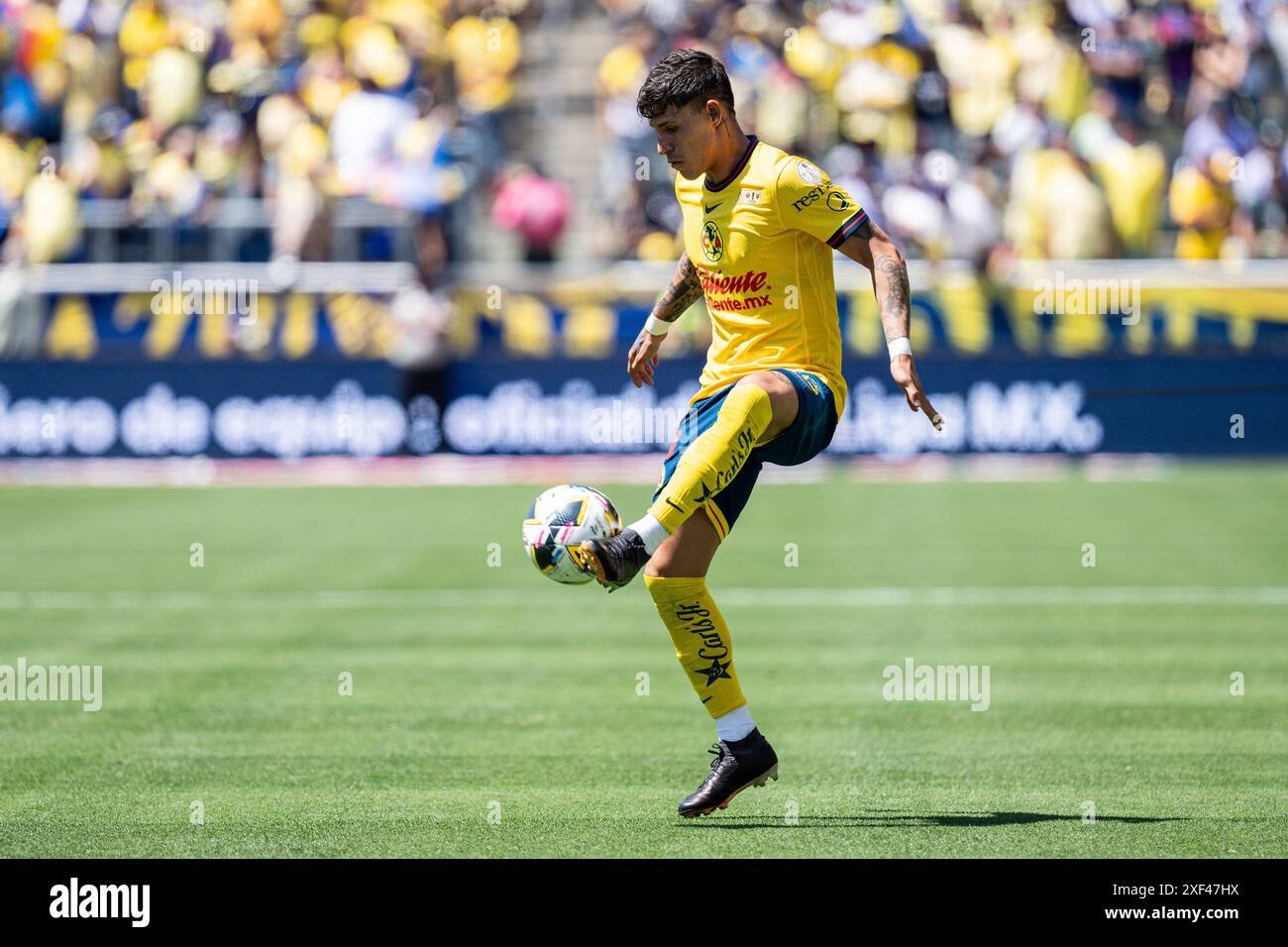 América defender Cristian Calderón (18) during the 2024 Campeón de ...