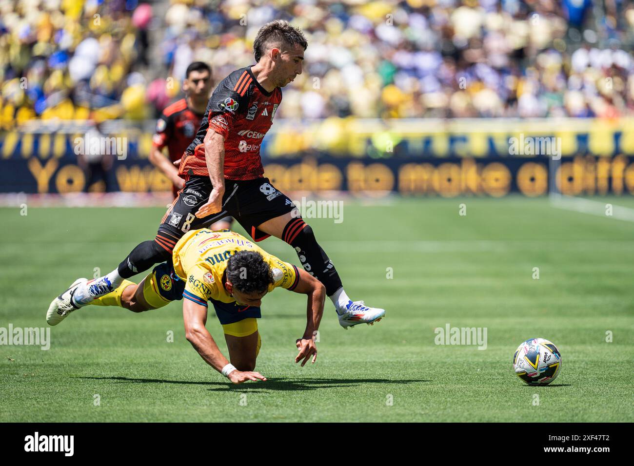 Tigres UANL midfielder Fernando Gorriarán (8) wins possession against ...