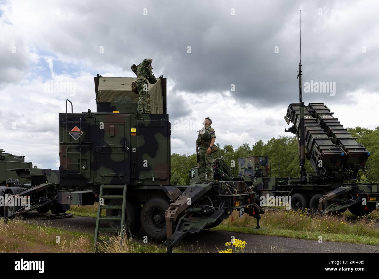 VREDEPEEL - Military personnel from the DGLC practice with counter ...