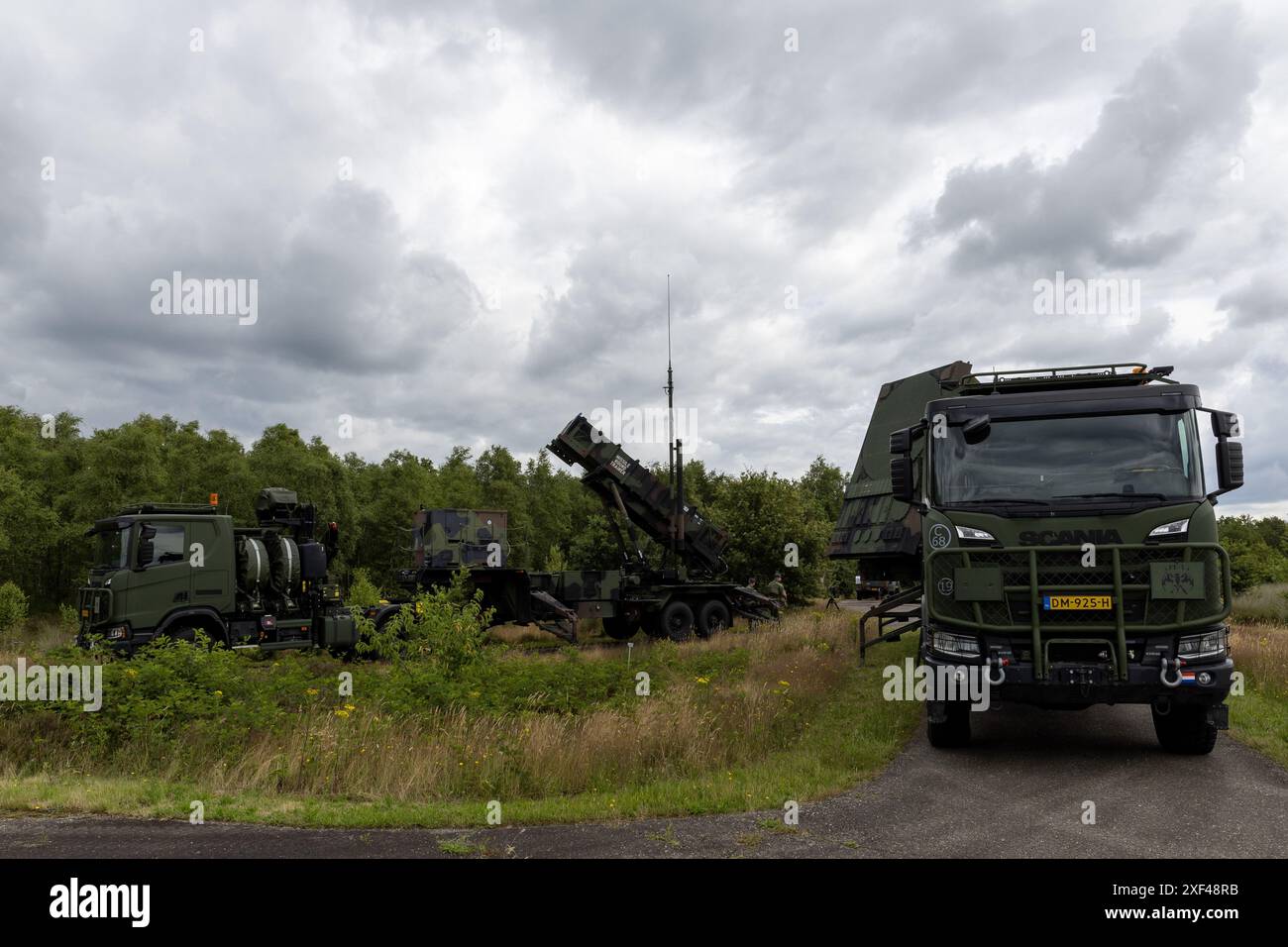VREDEPEEL - Military personnel from the DGLC practice with counter ...