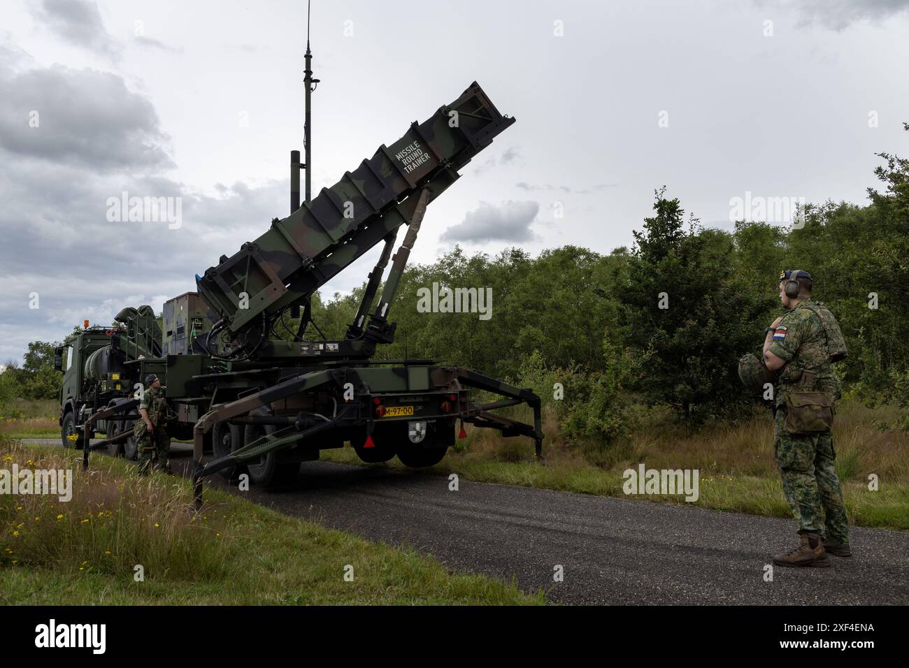 VREDEPEEL - Military personnel from the DGLC practice with counter ...