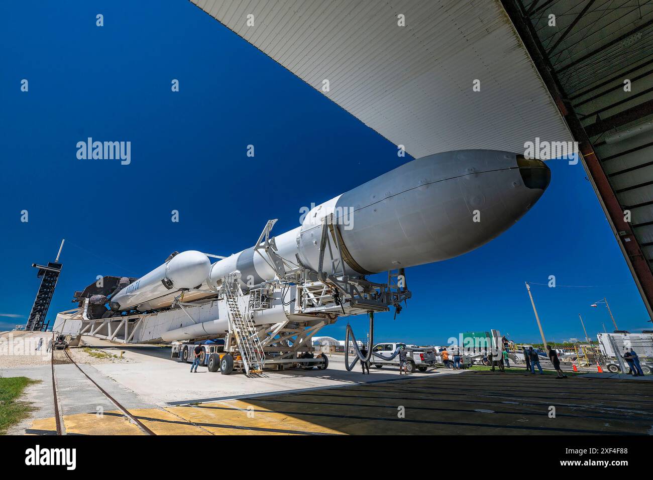 A SpaceX Falcon Heavy rocket carrying the National Oceanic and ...