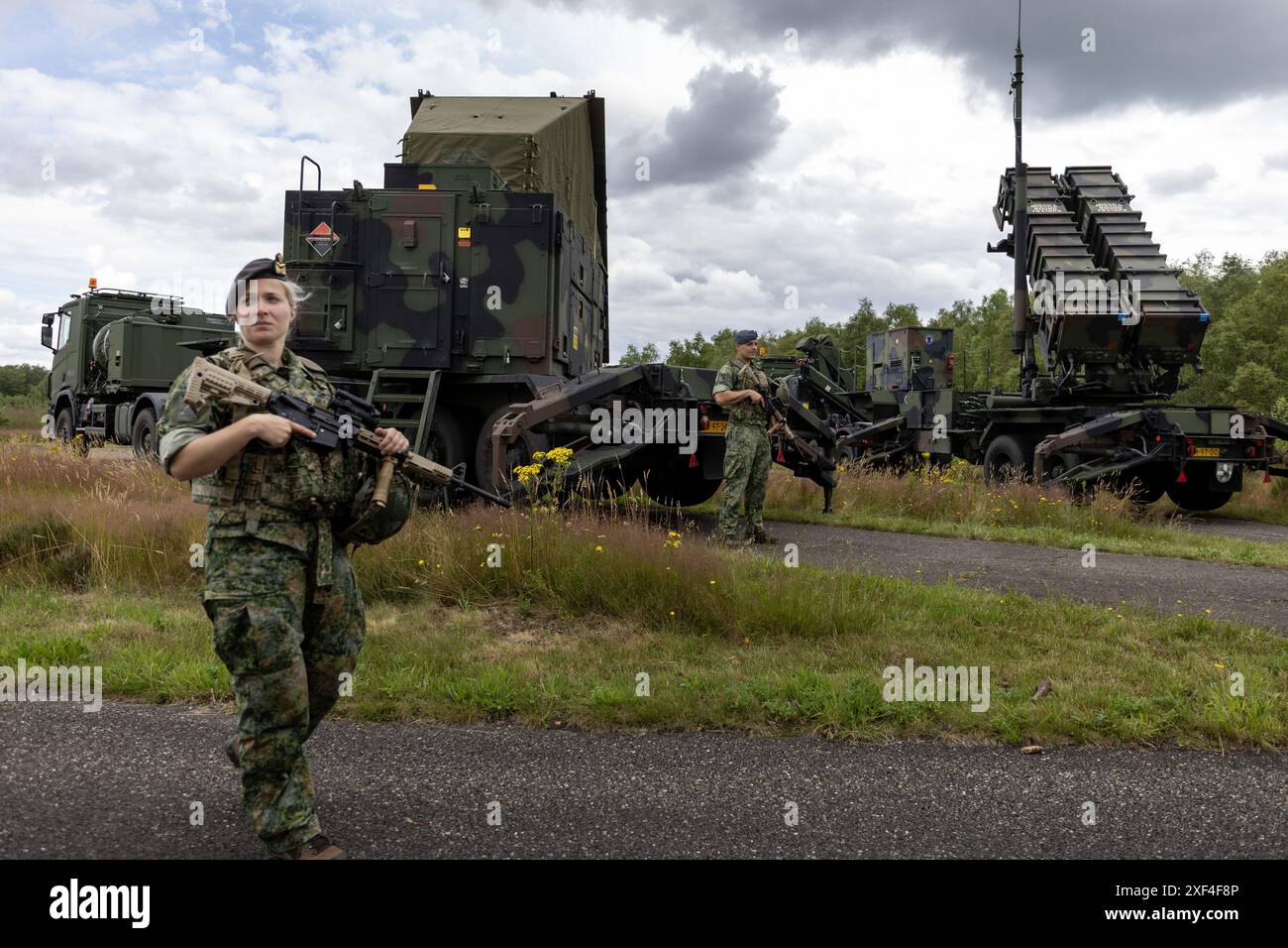 VREDEPEEL - Military personnel from the DGLC practice with counter ...