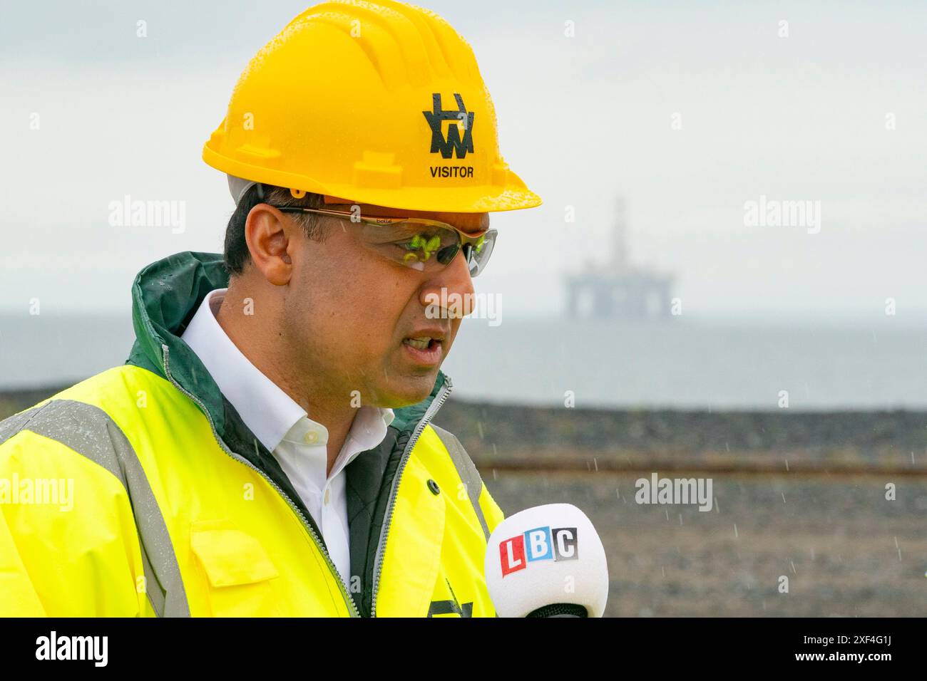 Methil, Scotland, UK. 1st July 2024. Scottish Labour Leader Anas Sarwar ...