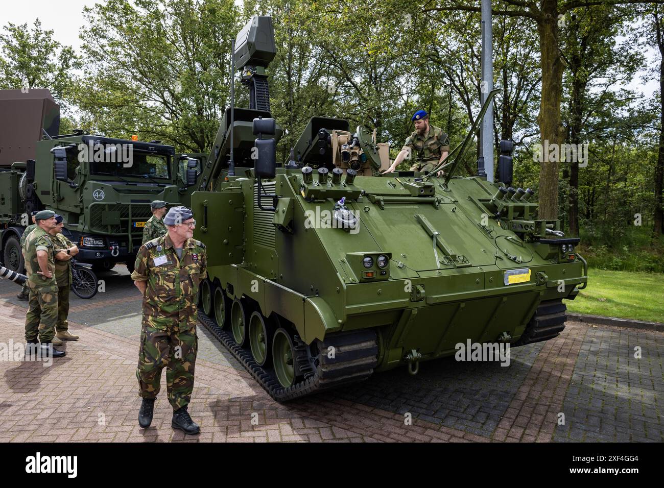 VREDEPEEL - Soldiers with the new Nomads air defense vehicle during a ...