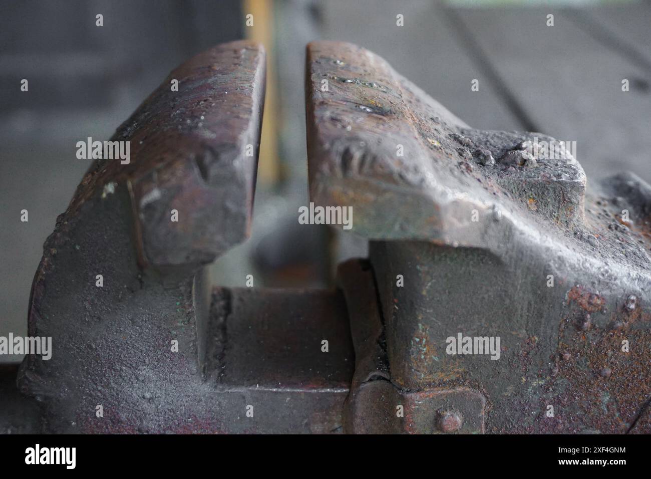 Old bench vice hi-res stock photography and images - Alamy
