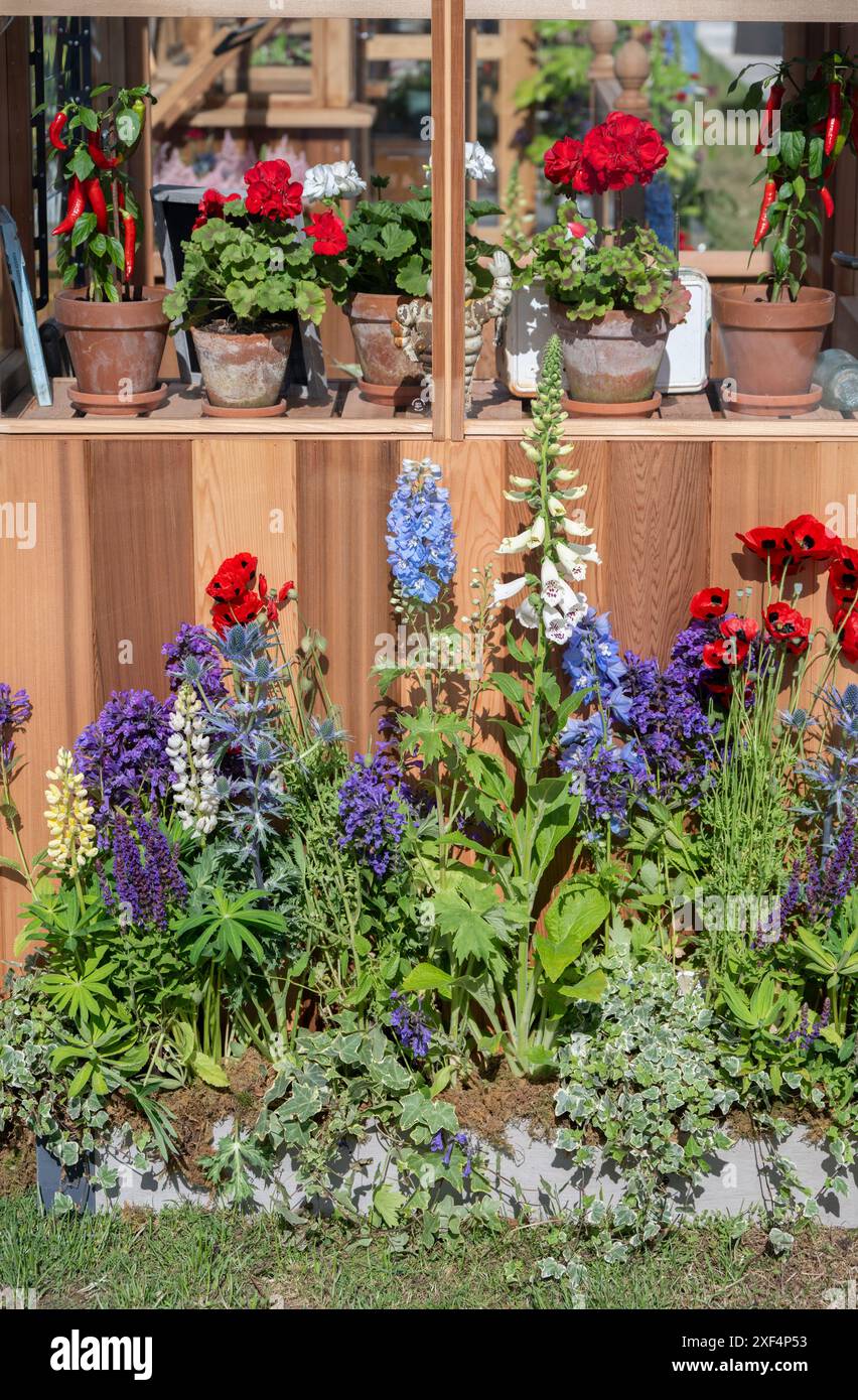 Pots rhs hampton court palace garden festival hi-res stock photography ...