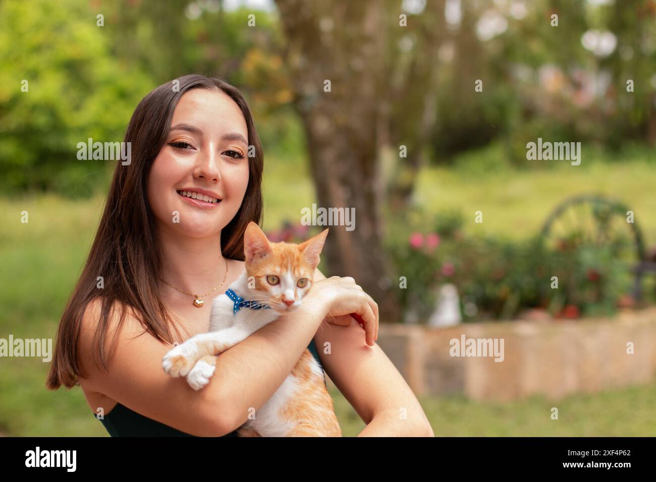 lifestyle: young woman carrying a baby cat in her arms Stock Photo - Alamy
