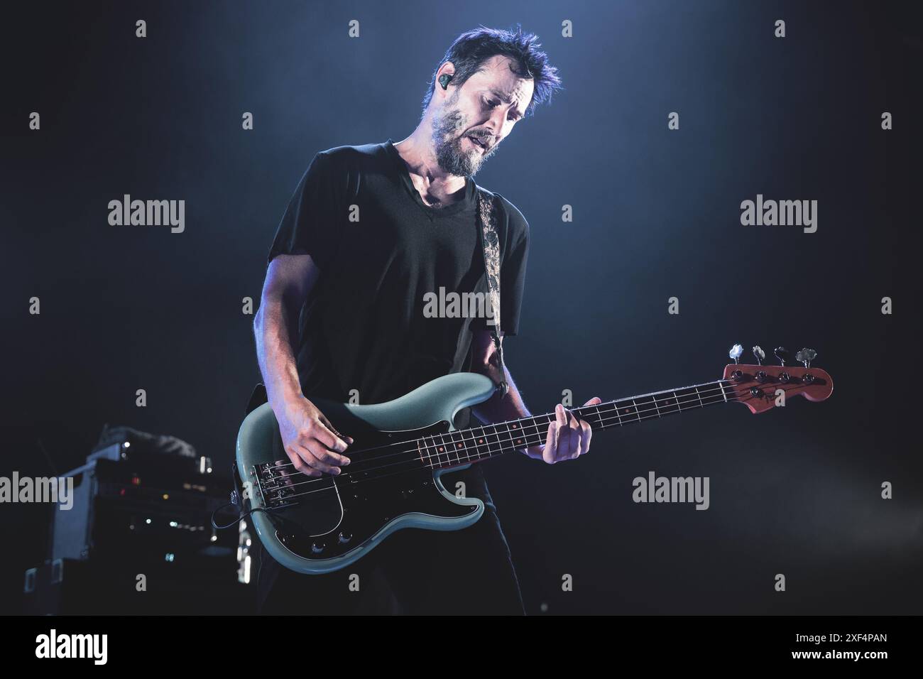 Keanu reeves bassist hi-res stock photography and images - Alamy