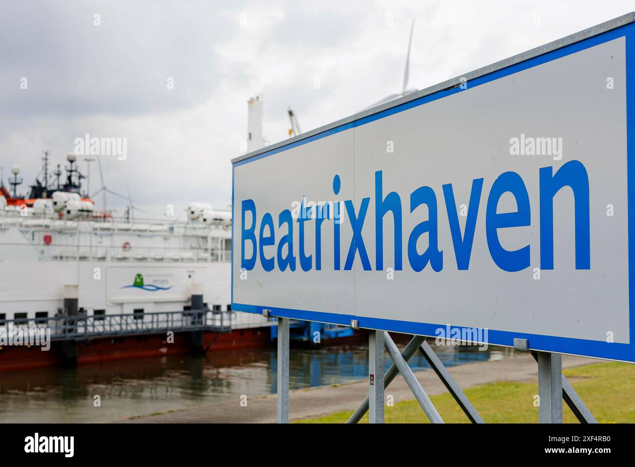Eemshaven, Niederlande. 22nd May, 2024. Beatrixhaven, ferry ...
