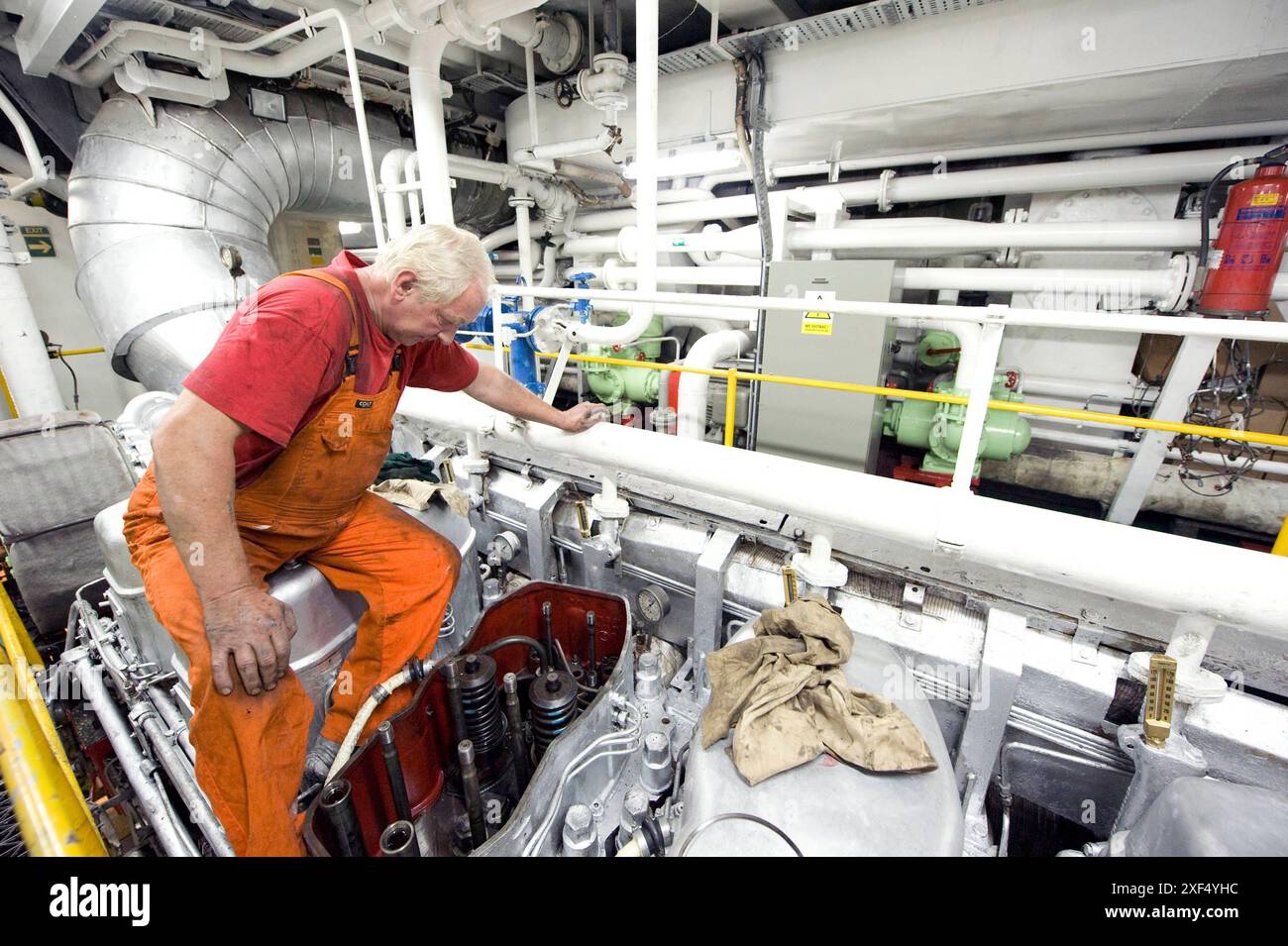 Ship valves hi-res stock photography and images - Alamy