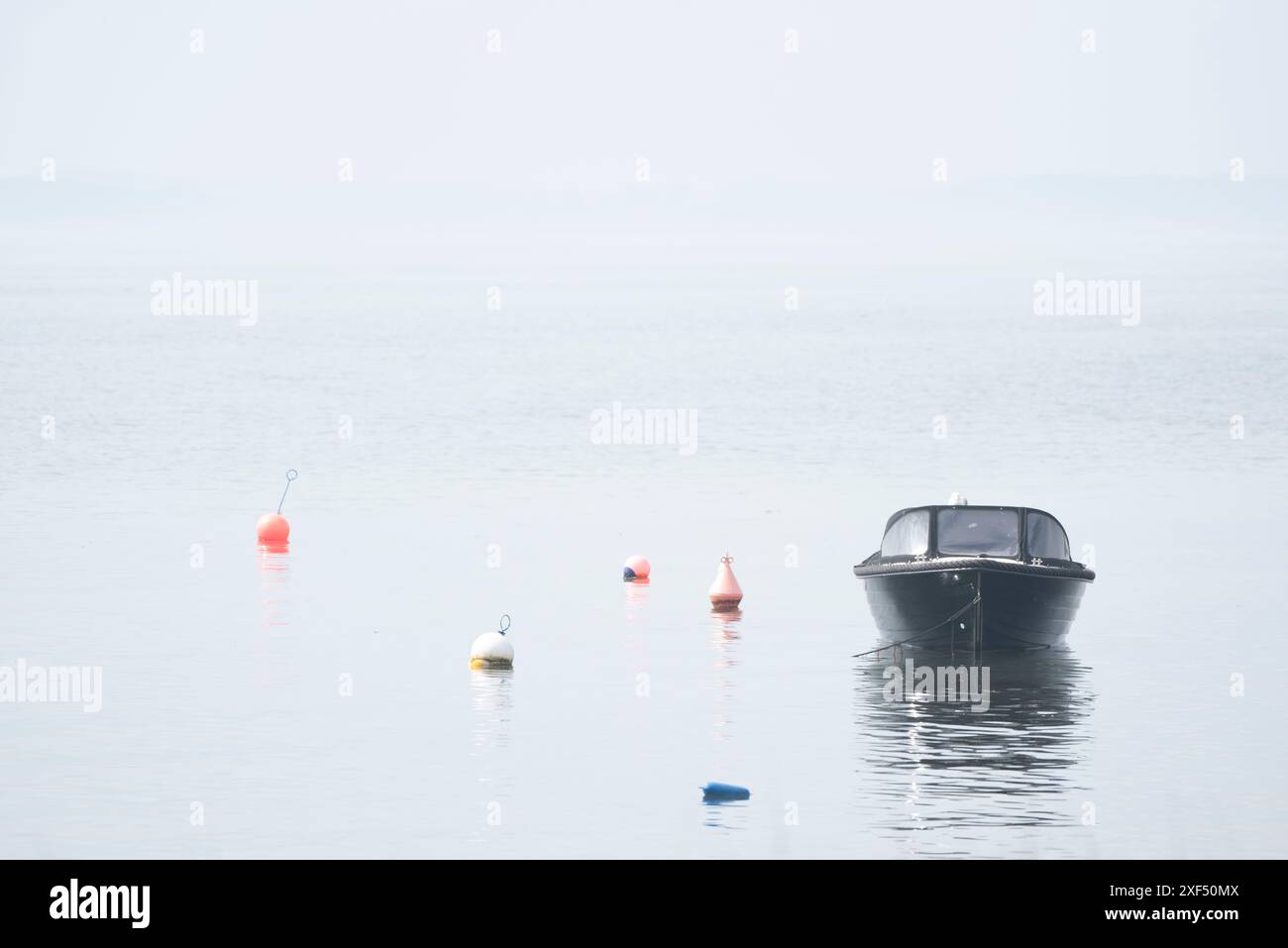 Motorboot am strand hi-res stock photography and images - Alamy