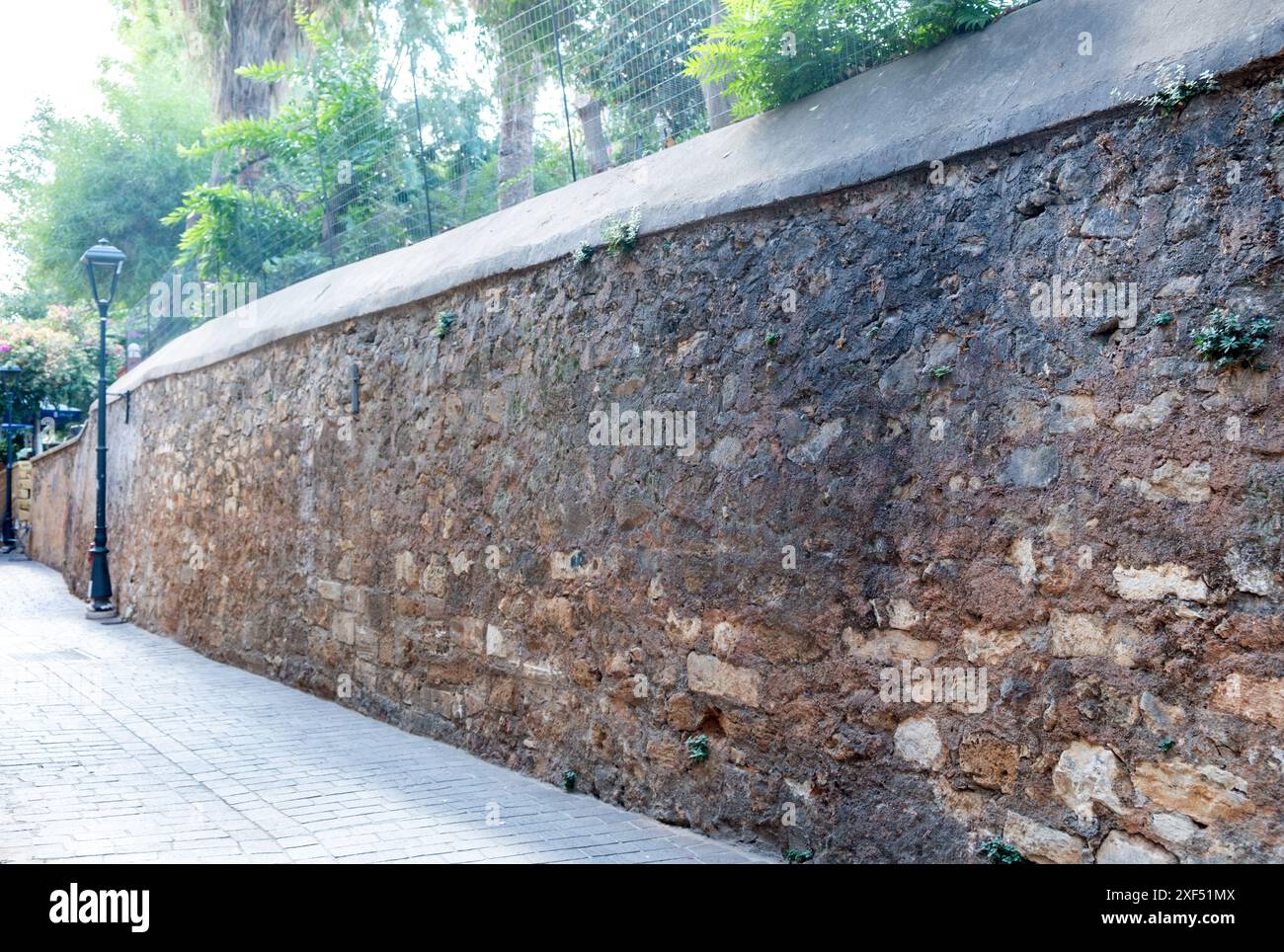 Stone wall in wire mesh hi-res stock photography and images - Alamy