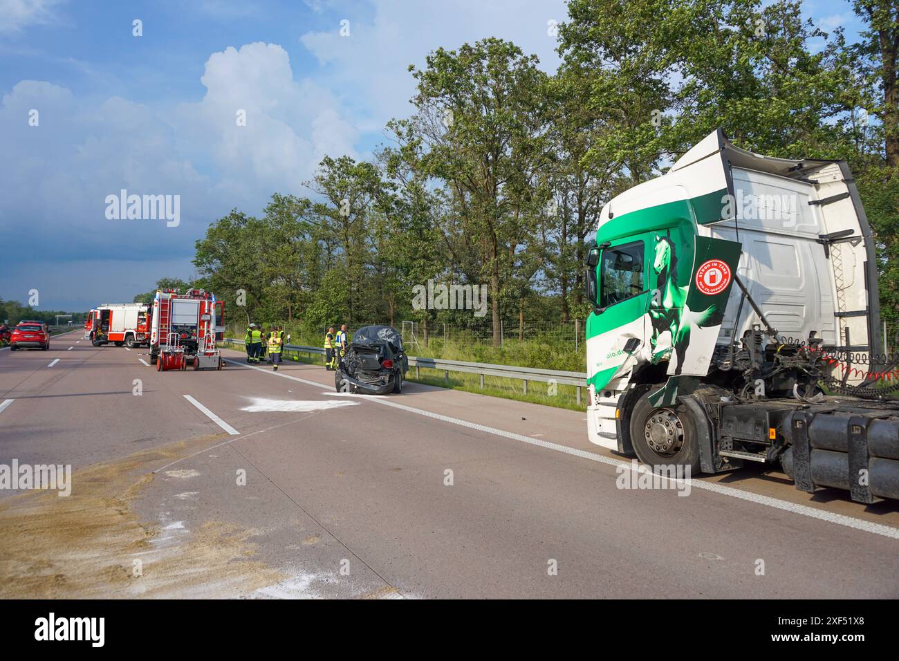 A9/Dessau - Mehrere Verletzte nach Unfall zwischen LKW und zwei Autos 27.06.2024 gegen 17.30 Uhr ...