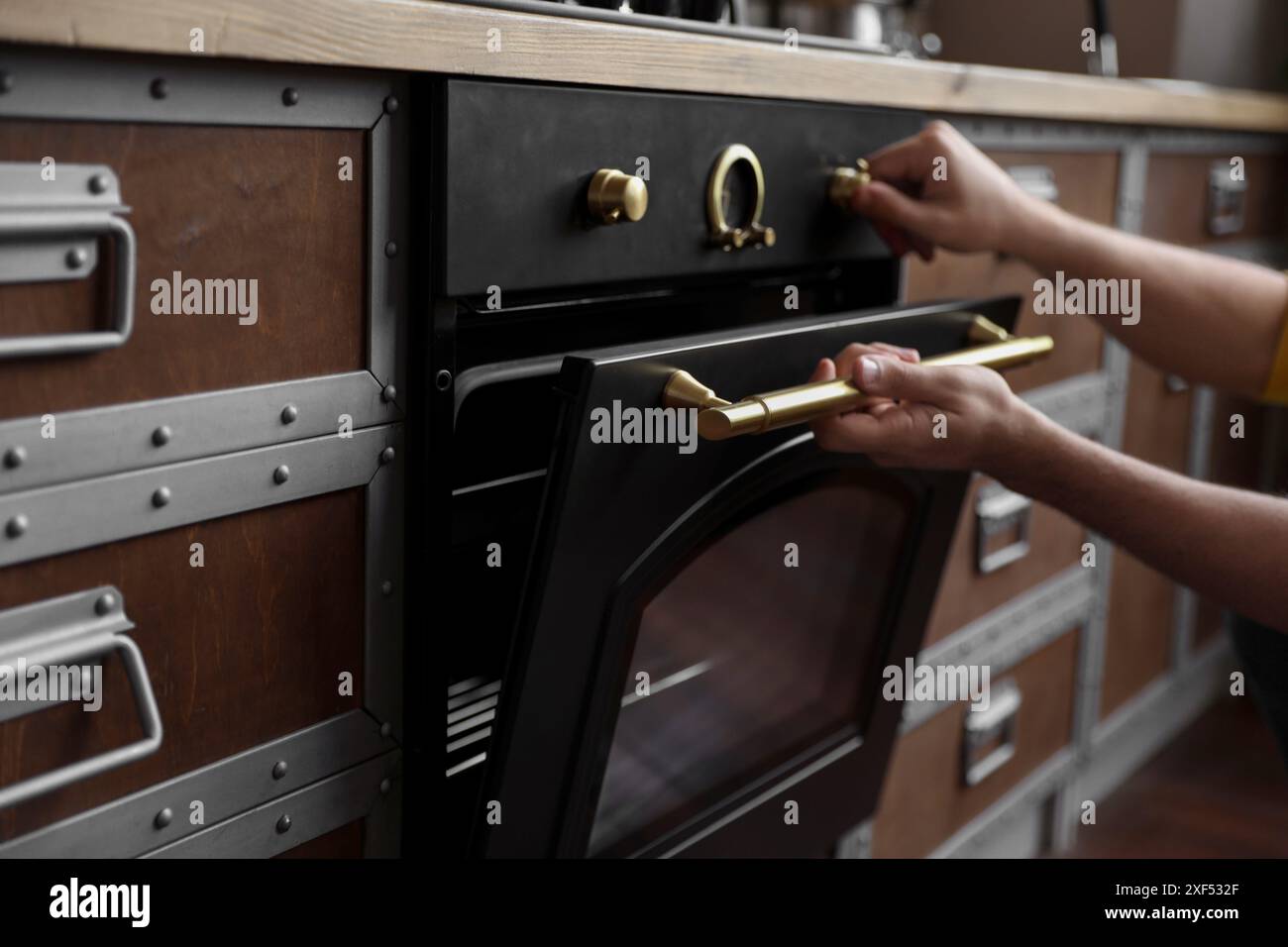 Man open black bake machine hi-res stock photography and images - Alamy