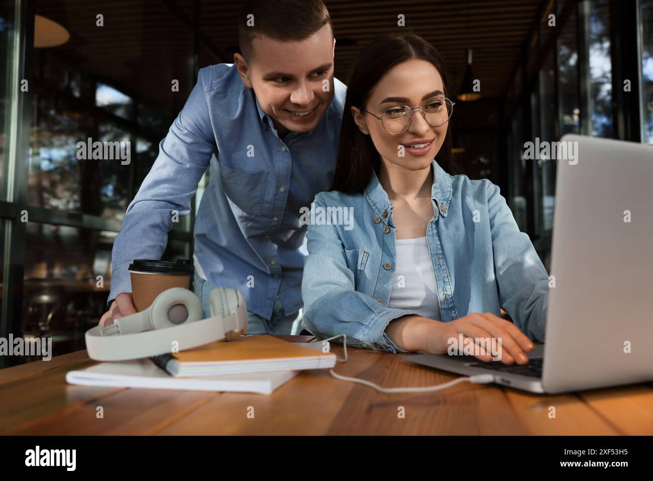 Students studying at cafe table hi-res stock photography and images - Alamy