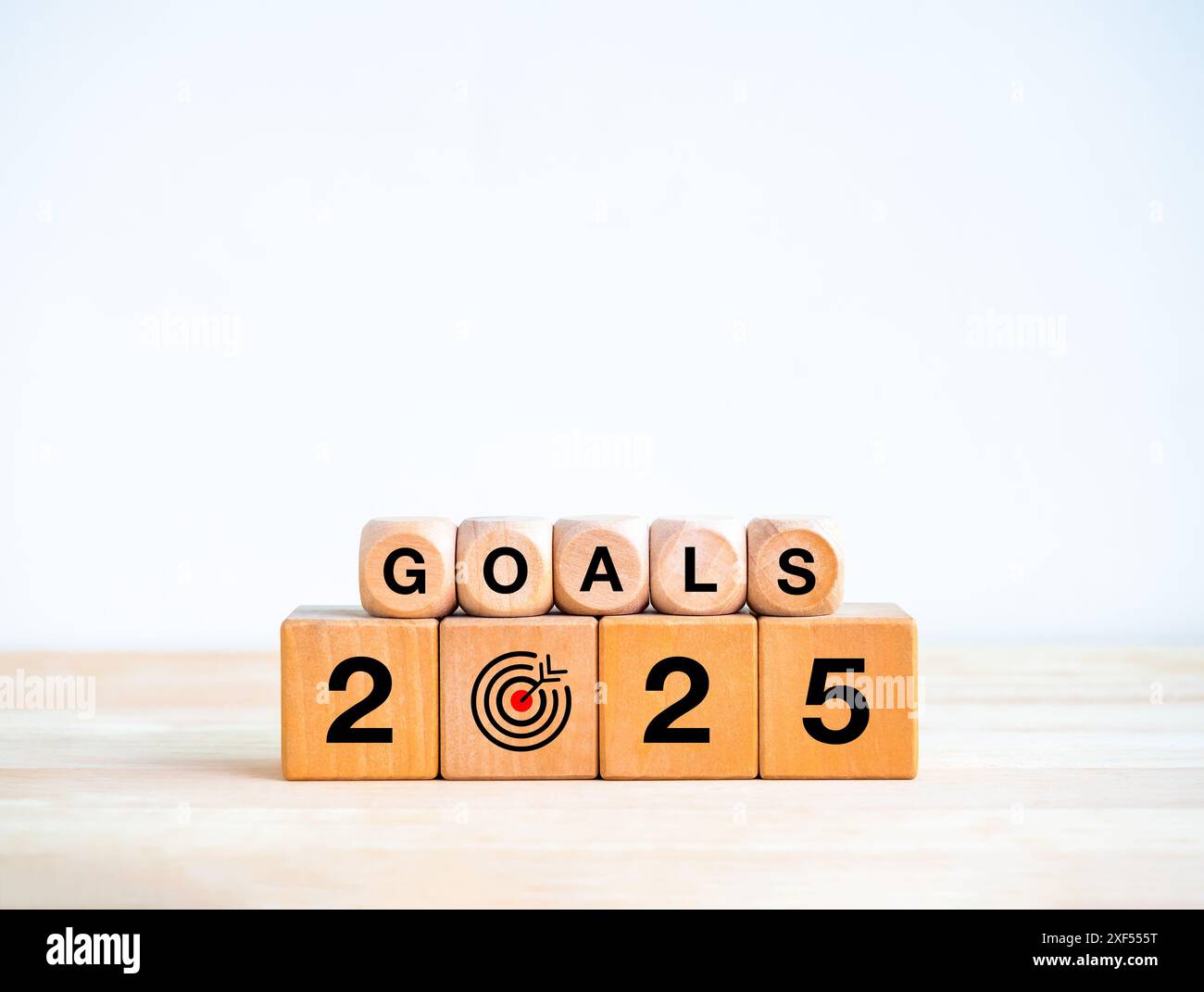 2025 Happy New year banner. Text "GOALS", 2025 numbers and target icon ...