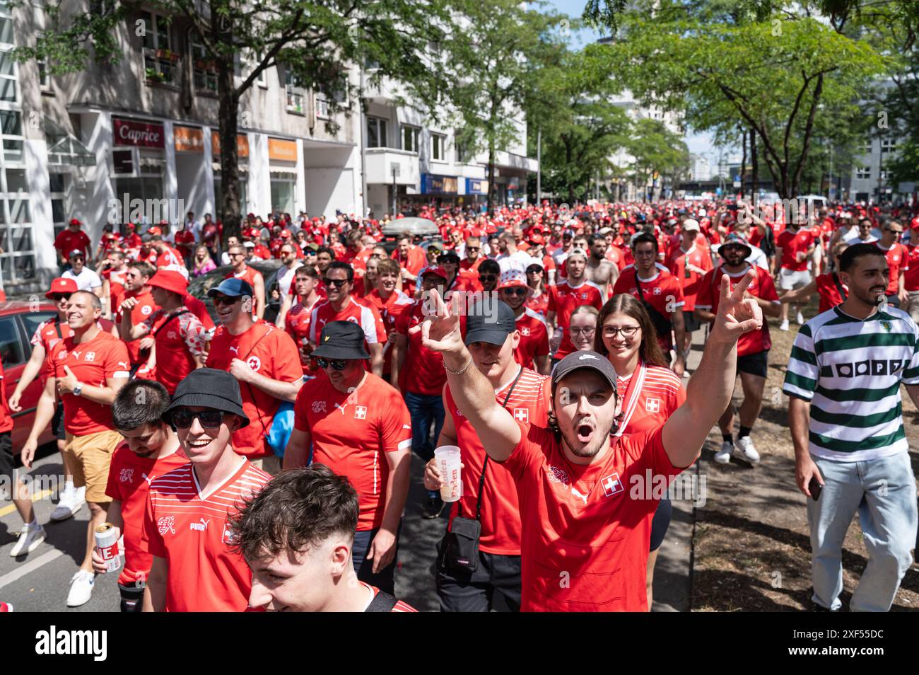 Crowd scene at a football match hi-res stock photography and images - Alamy