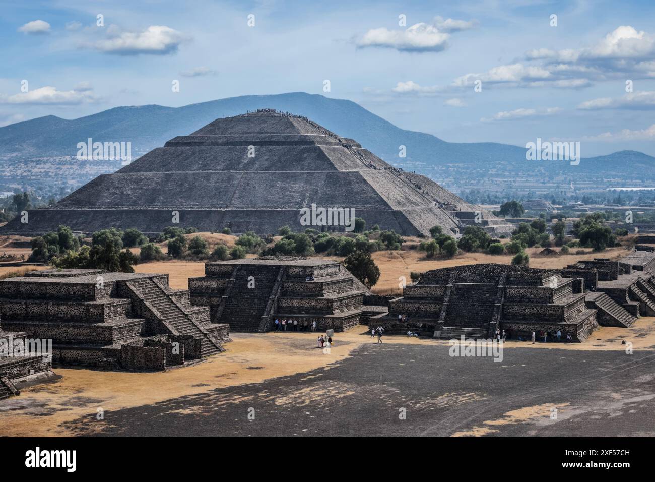 Olmec pyramid hi-res stock photography and images - Alamy