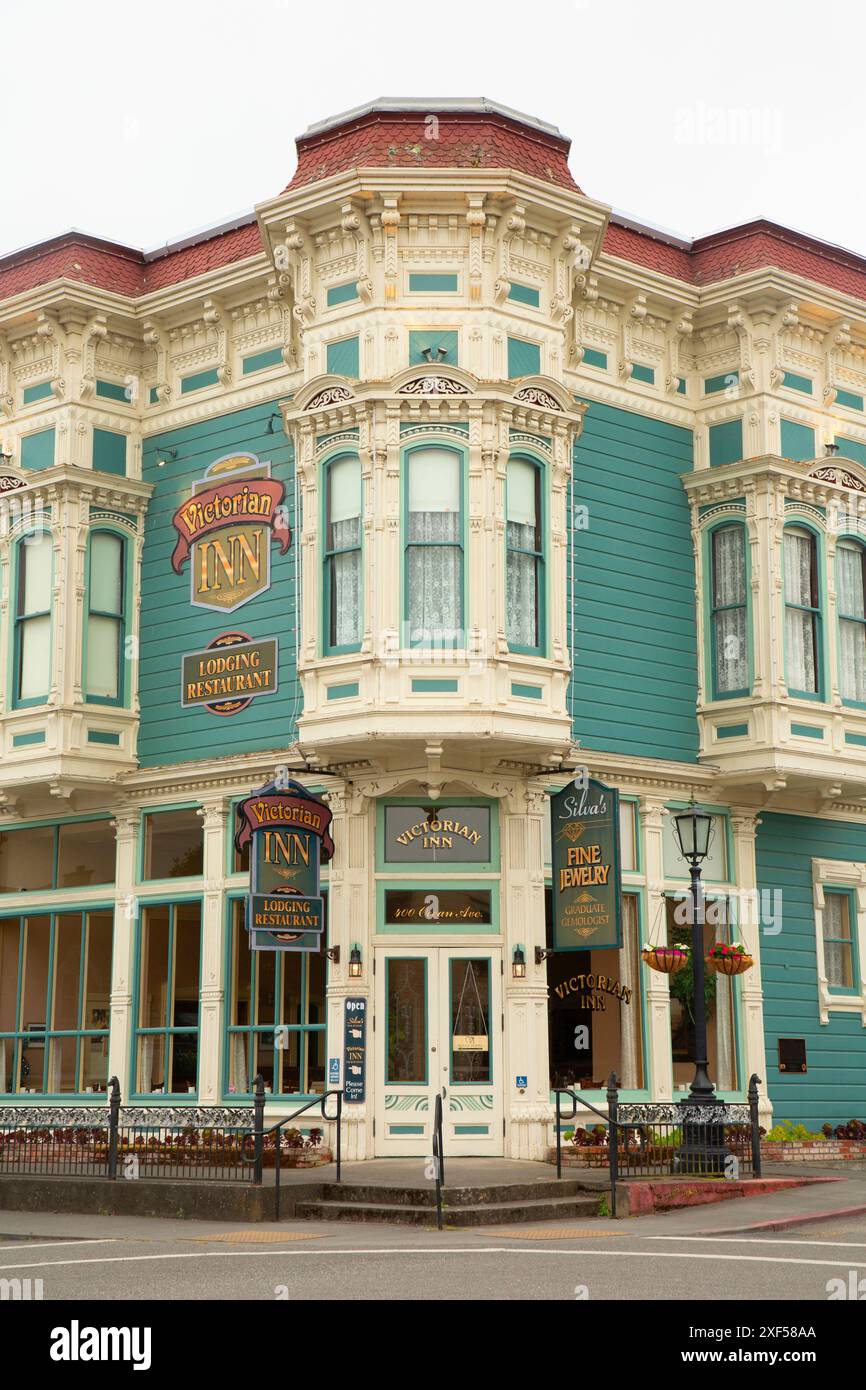 Historic victorian inn hi-res stock photography and images - Alamy