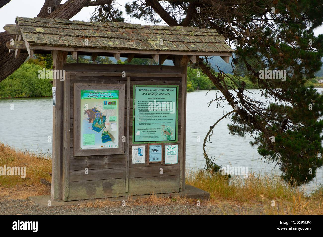 Wildlife information sign hi-res stock photography and images - Alamy