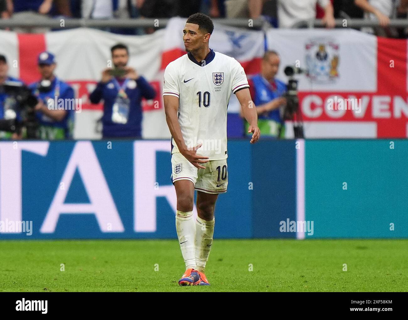 Bellingham england goal slovakia hi-res stock photography and images ...