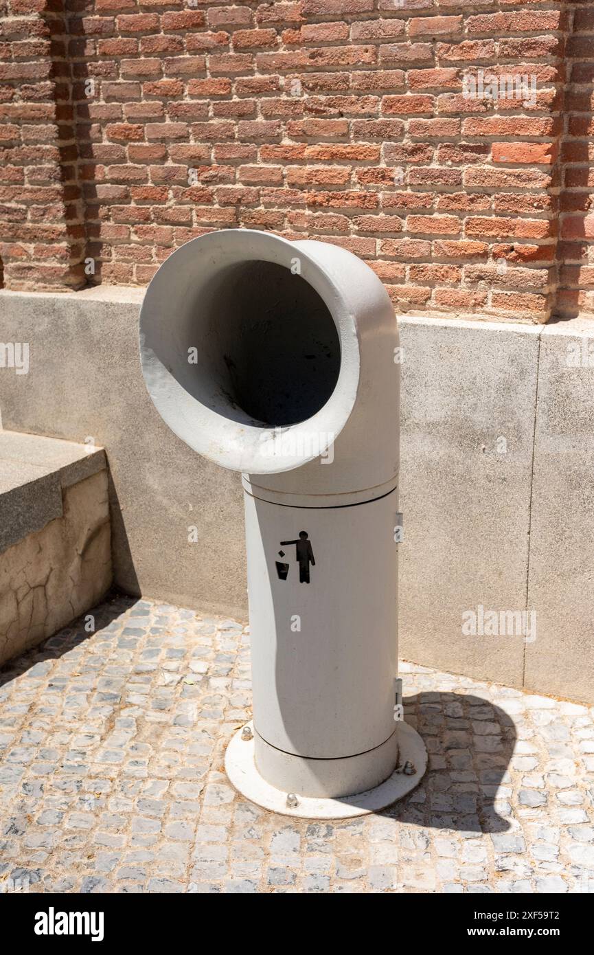 Attention grabbing eye hi-res stock photography and images - Alamy